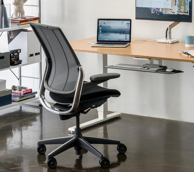 Diffrient Smart Chair | UPLIFT Desk