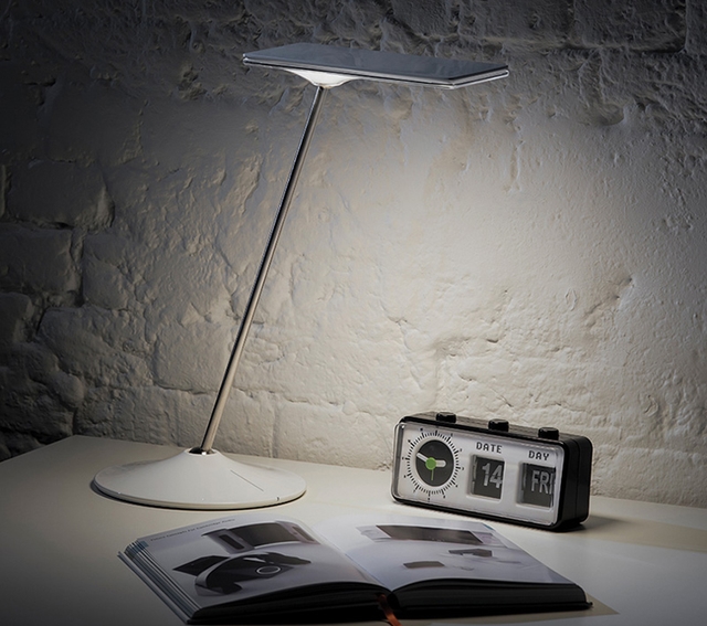 Horizon 2.0 LED Task Light | UPLIFT Desk
